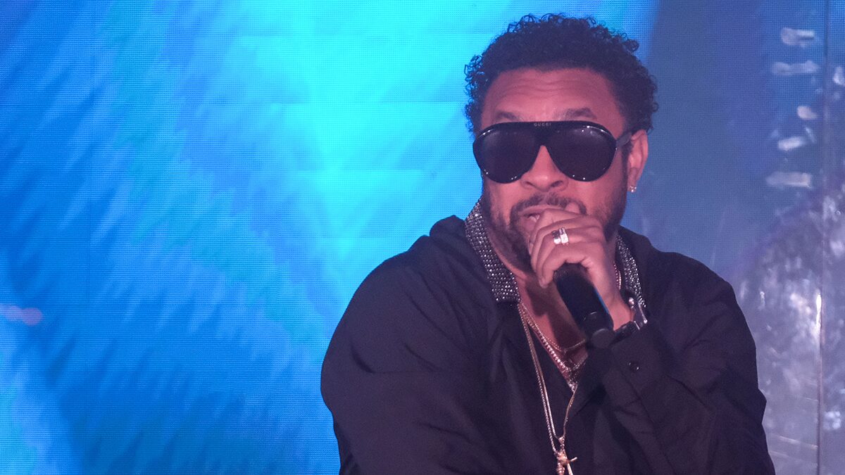 Shaggy Clarifies The Meaning Of His Hit Song It Wasn t Me 